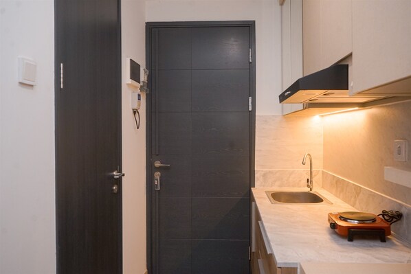 Apartamento standard | Cozinha privada | Talheres/pratos/utensílios de cozinha