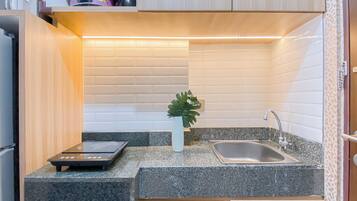 Apartamento standard | Cozinha privada | Talheres/pratos/utensílios de cozinha