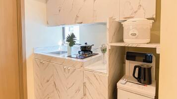 Apartamento Standard | Cozinha privada | Utensílios de cozinha