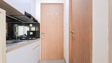 Apartamento Standard | Cozinha privada | Utensílios de cozinha