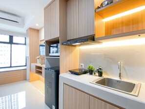 Apartamento | Cozinha privada | Cooktop, talheres/pratos/utensílios de cozinha