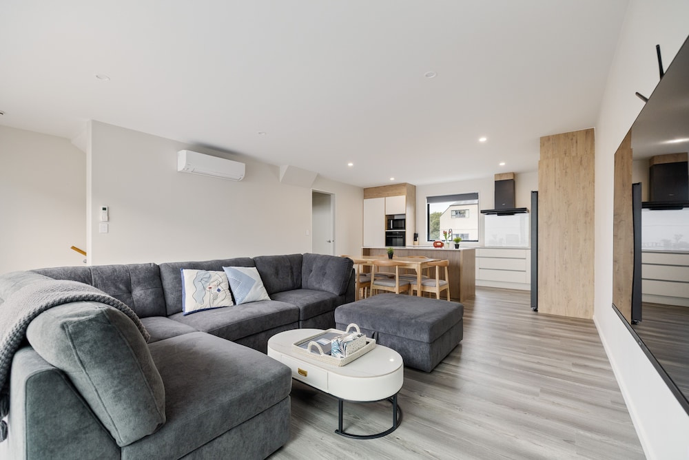 New Central Stay Near Chch's Best - West Coast