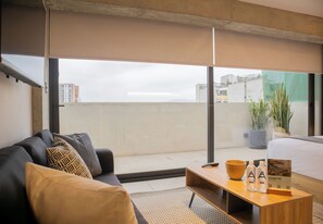 Apartamento, 1 cama queen-size, Vista para a cidade | Sala de estar
