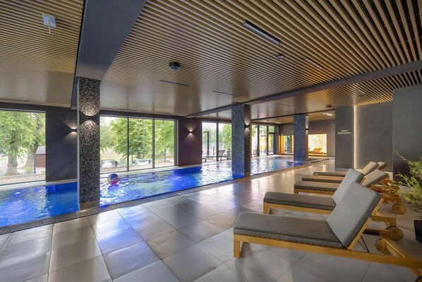 Apartamento | Piscina | Piscina interior, piscina exterior 