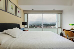 Apartamento design, 2 quartos, vista para a cidade, na torre | Vista do quarto
