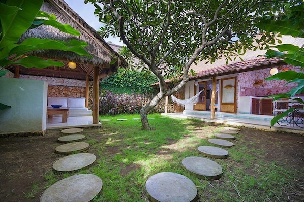 Bungalow Deluxe, vista para o jardim | Wi-fi grátis, roupa de cama fornecida