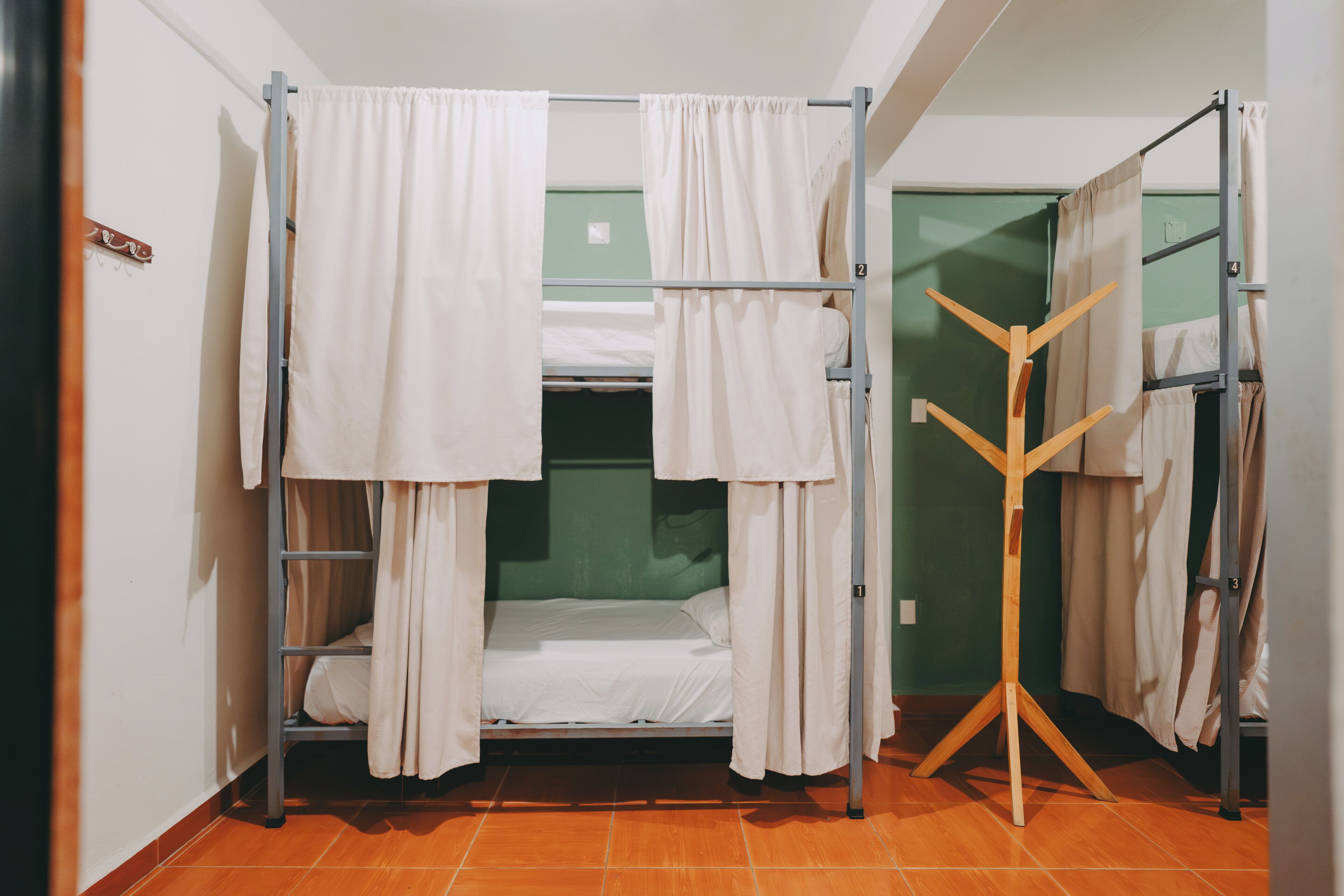 Dormitório Partilhado Básico | Roupa de alta qualidade, Wi-fi grátis, roupa de cama fornecida 