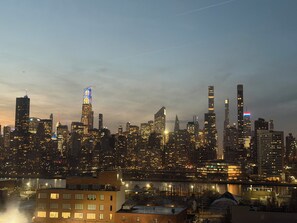 Quarto Duplo Deluxe, 2 camas individuais, Vista para a cidade | Vista para a cidade