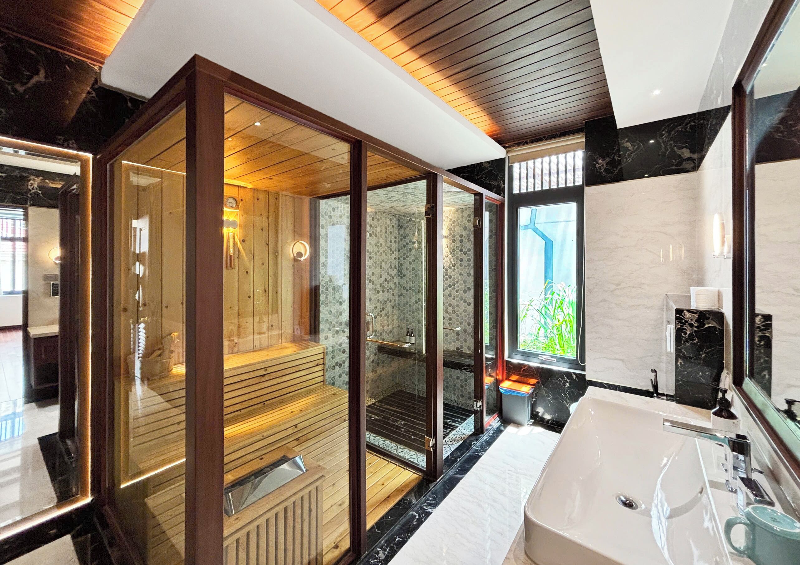 Villa, 5 quartos, varanda, Vista para a cidade | Casa de banho | Artigos de higiene pessoal grátis, um secador de cabelo, chinelos 