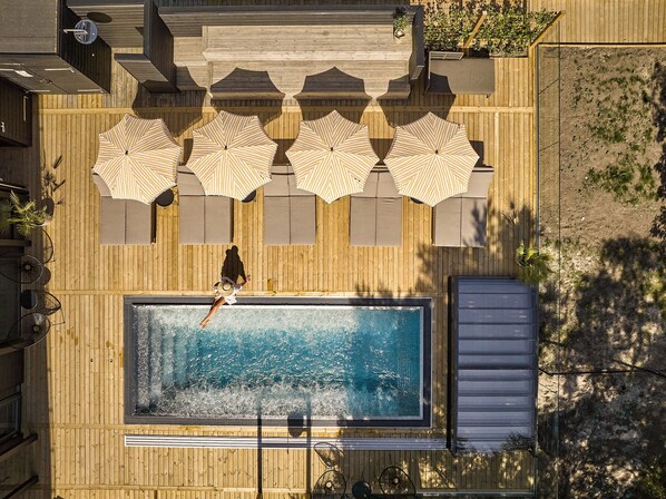 2 piscinas exteriores