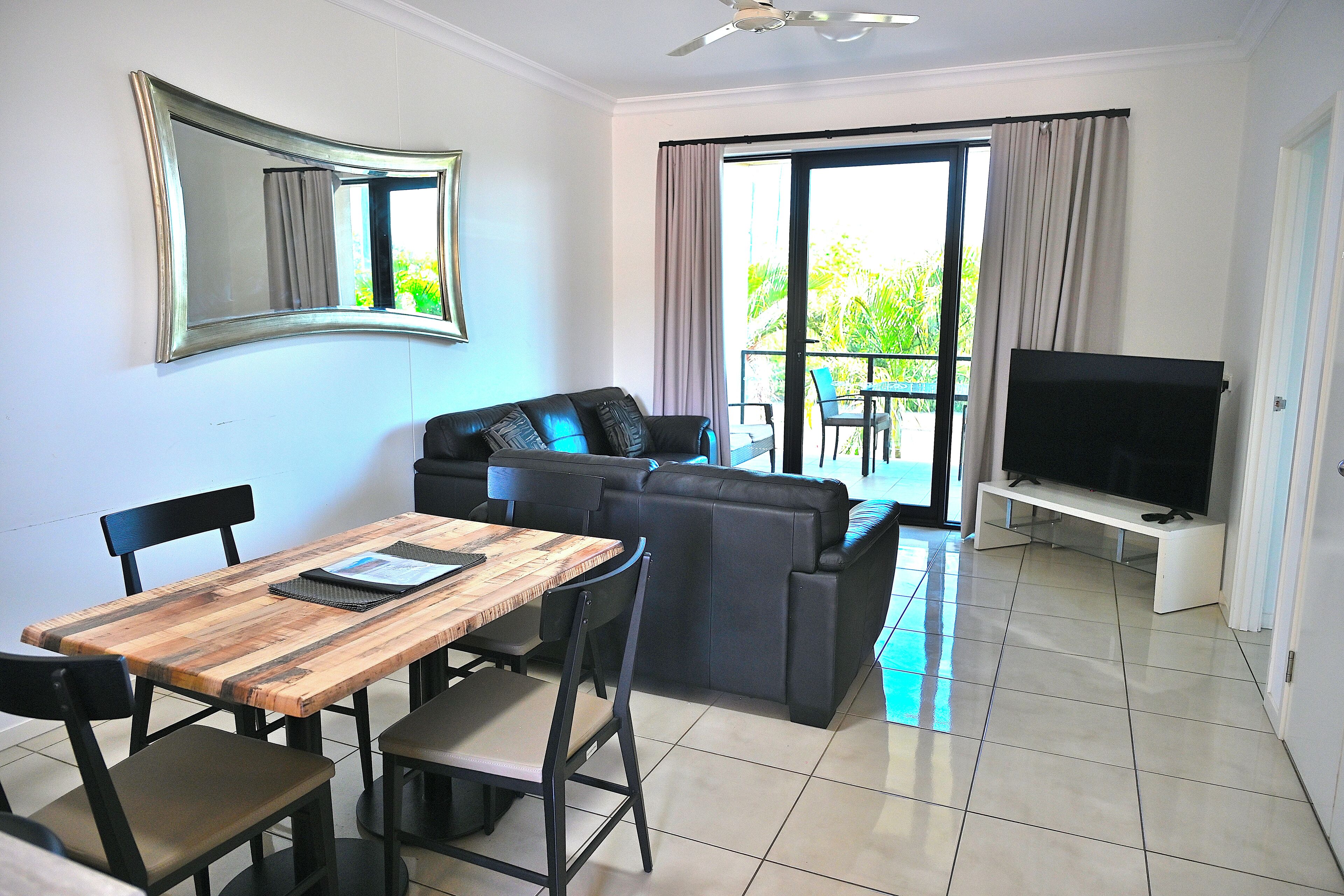 Apartamento Deluxe, varanda, vista para o jardim | Vista do quarto