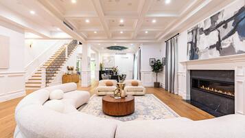 Casa de Luxo, várias camas, acesso à piscina, vista para a piscina (Otis Ave) | Interior