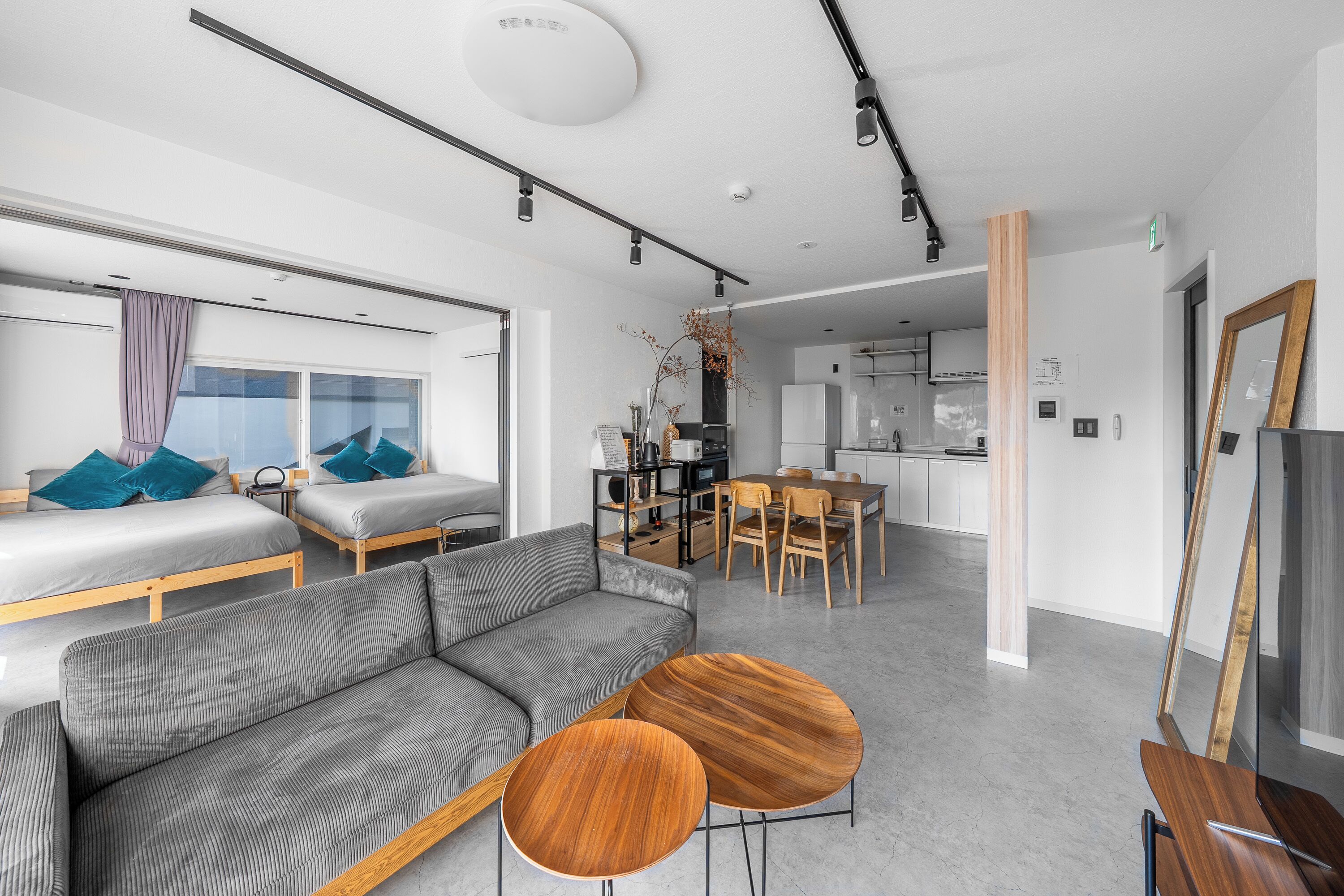 Apartamento | Sala | Televisor de ecrã plano de 65 polegadas com canais digitais 