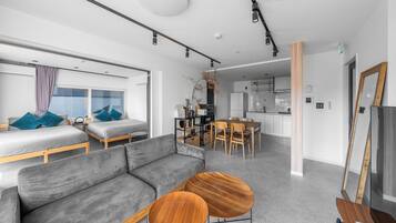 Apartamento | Sala | Televisor de ecrã plano de 65 polegadas com canais digitais