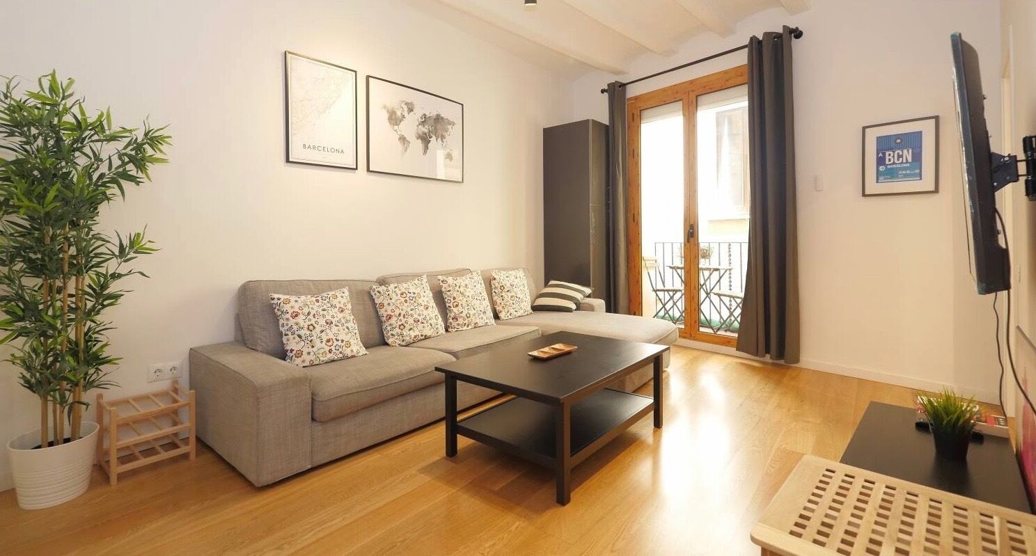 Born 4-bedroom 2-bathroom Apartment - Barcelona