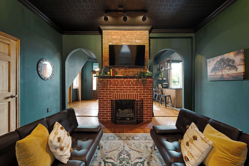 Retreat On Bardstown Road | Yard Derby Delight - Louisville, KY