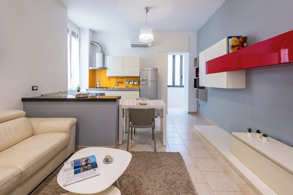 Metro Università Apartment By Wonderful Italy - Naples