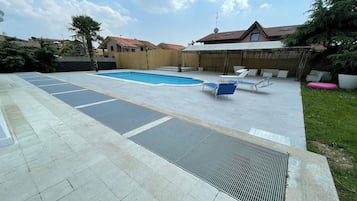 Piscina exterior sazonal