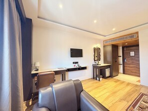 Quarto de Luxo, Vista para a cidade | Wi-fi grátis, roupa de cama fornecida