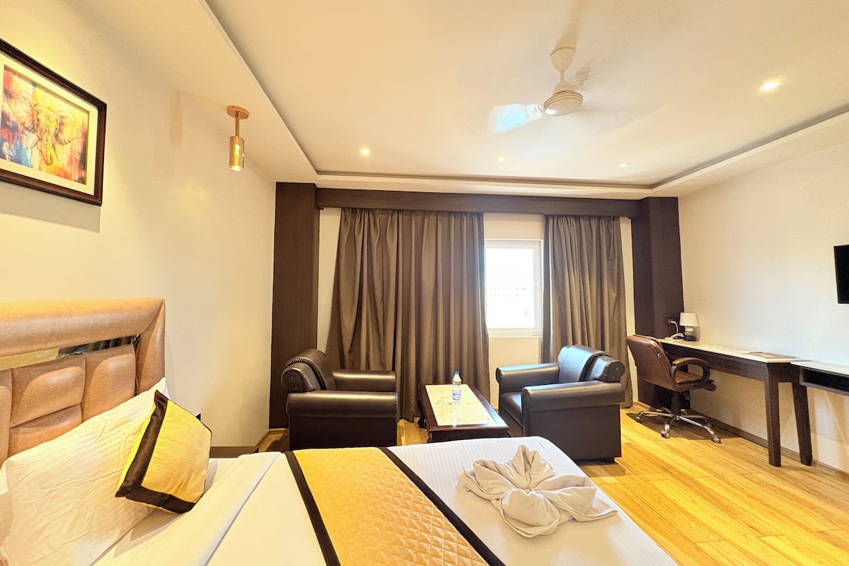 Quarto de Luxo, Vista para a cidade | Wi-fi grátis, roupa de cama fornecida