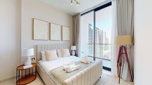 Apartamento premium, sacada, vista para a cidade | Cofres nos quartos, cortinas blackout, quartos à prova de som