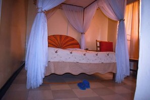 Quarto casal luxo, vista para a cidade | Wi-Fi de cortesia, roupa de cama