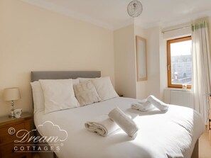 2 quartos, individualmente decorados, individualmente mobiliados