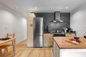 Condo, 1 quarto | Cozinha privada | Geladeira, cafeteira/chaleira, torradeira