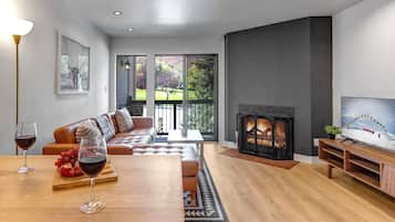 Apartamento em Condomínio Fechado, 1 quarto | Sala de estar | Smart TV