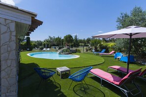 Piscina exterior sazonal 