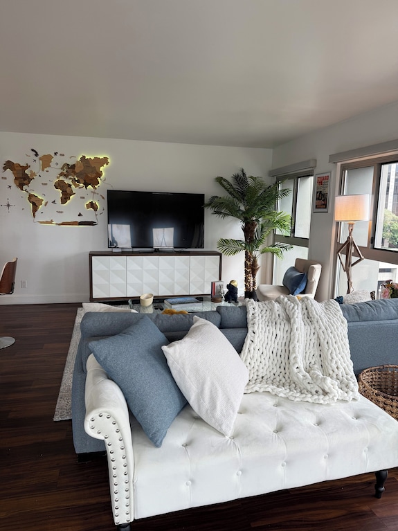 Cozy 2-bedroom Corner Unit Skyrise Apartment With City Views - Skid Row - Los Angeles