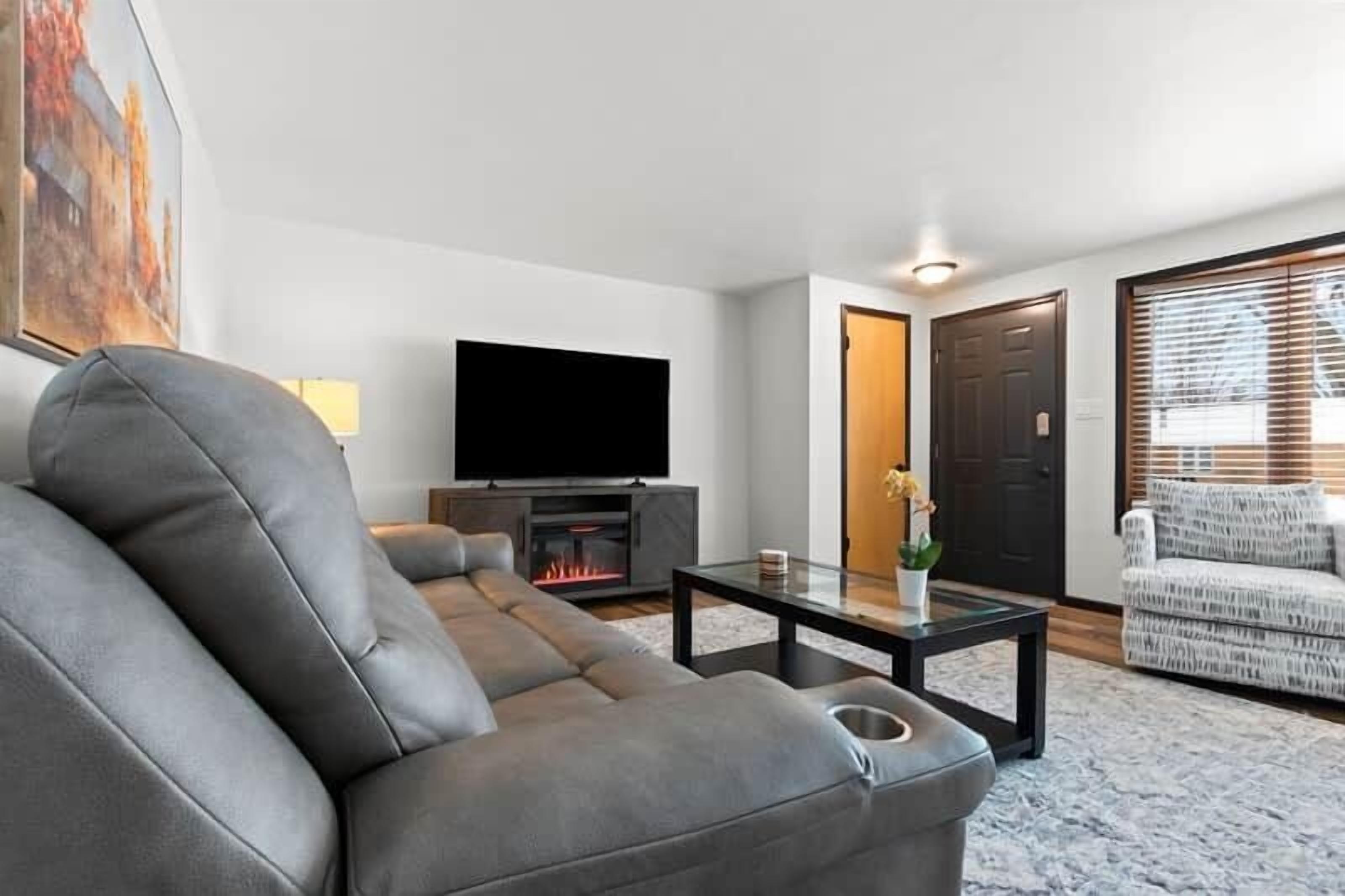 Three Bedroom Ranch Walking Distance To Lambeau - Hobart, WI