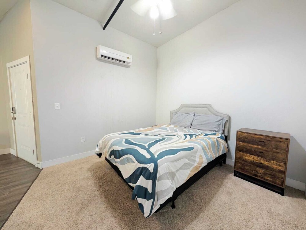 SLU / Barnes Hospital Queen Studio Retreat 203 - St. Louis | Vrbo