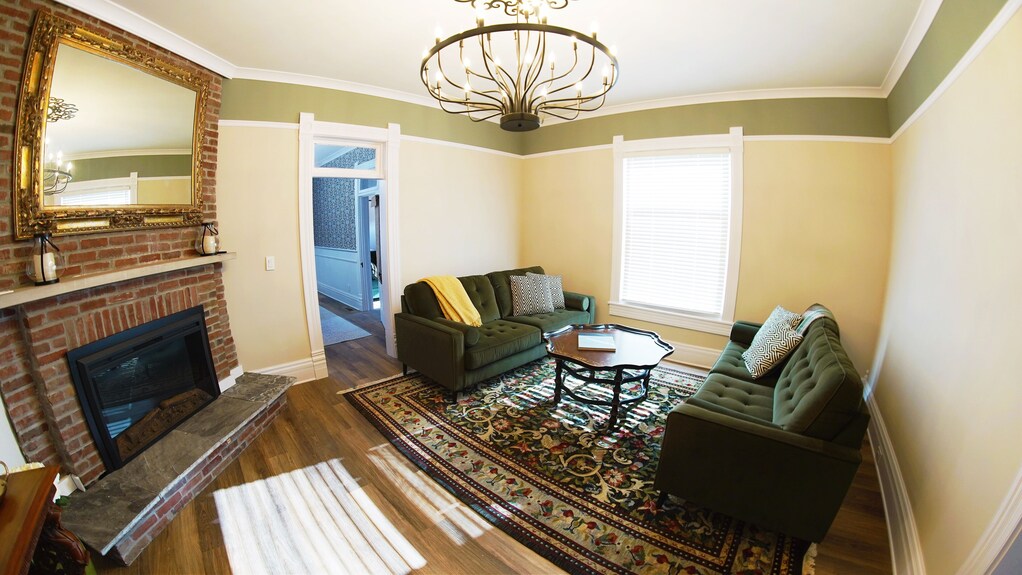 Spacious 5-bedroom Home Centrally Located-sleeps 14! - Wolf Creek State Park, Windsor