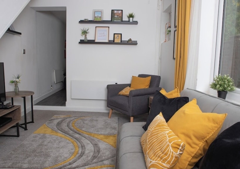 Cambridge - Long Term Home - Sleeps 5 - Contractor & Team Preferred - Fast Wi-fi - Cambridge