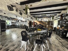 Quarto premium, vista para a montanha | Cozinha privada | Geladeira grande, micro-ondas, fogão, cooktop