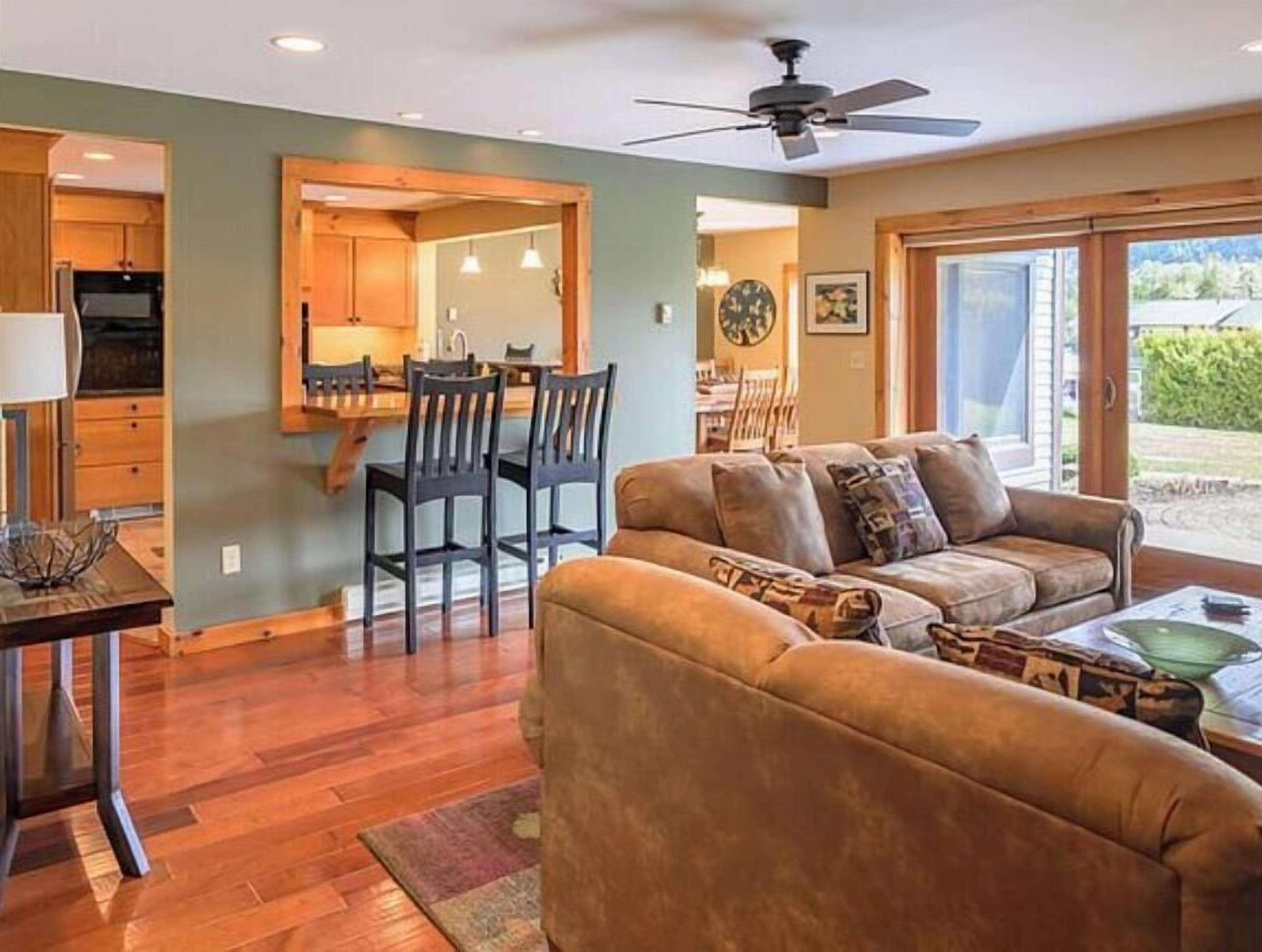 Fantastic Lakefront 2br/2ba Condo Walk To Town, Patio, Views - Lake Placid, NY