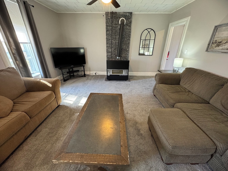 Beautiful Farmhouse Views! - Akron, NY