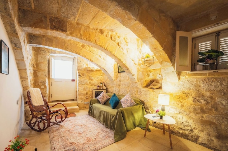 Traditional 500 Year Old Gozitan Townhouse - Malta