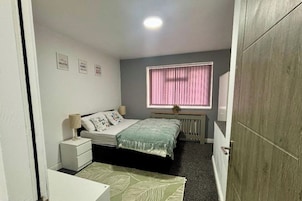 2 quartos, Wi-Fi de cortesia, roupa de cama