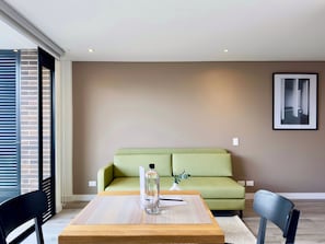 Apartamento, Vista para a cidade | Sala de estar