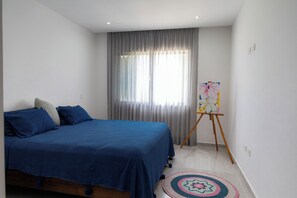 Apartamento Familiar, vista para a piscina | Cofre no quarto, ferro/tábua de engomar, Wi-fi grátis 
