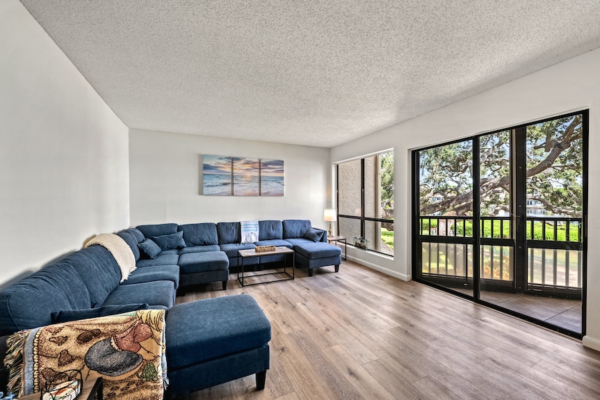 Coastal Condo, Water Views, Fishing Dock & 0.6 Miles To Siesta Beach - Siesta Key, FL