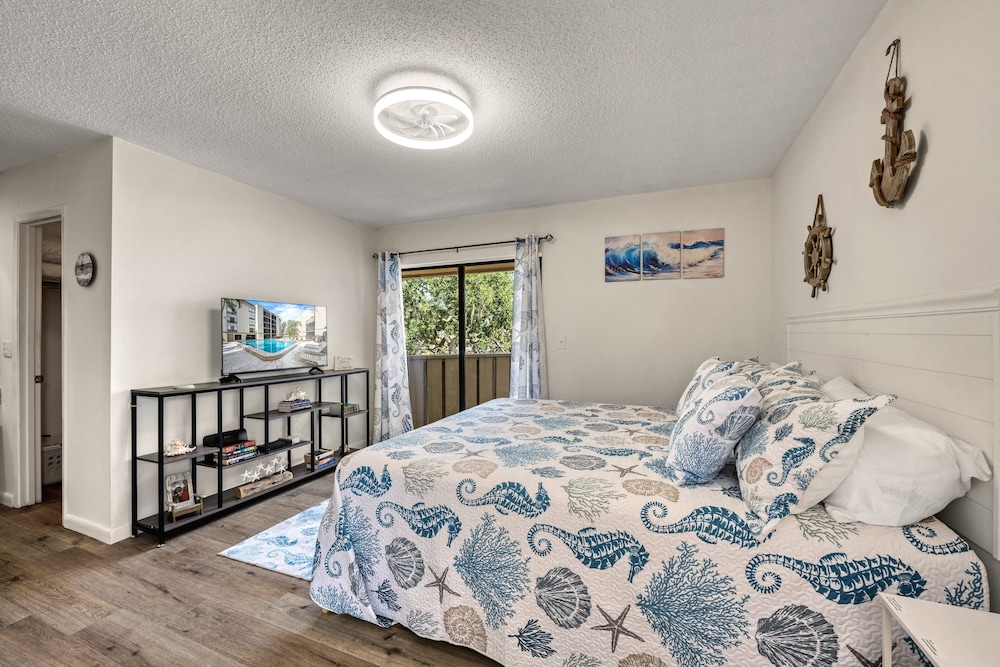 Coastal Condo, Water Views, Fishing Dock & 0.6 Miles to Siesta Beach ...