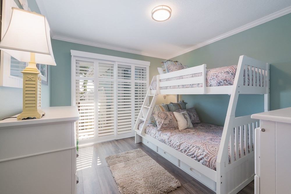 Palm Gables 112 :Gulf Front Condo, Pool, Beach Access by Anna Maria ...