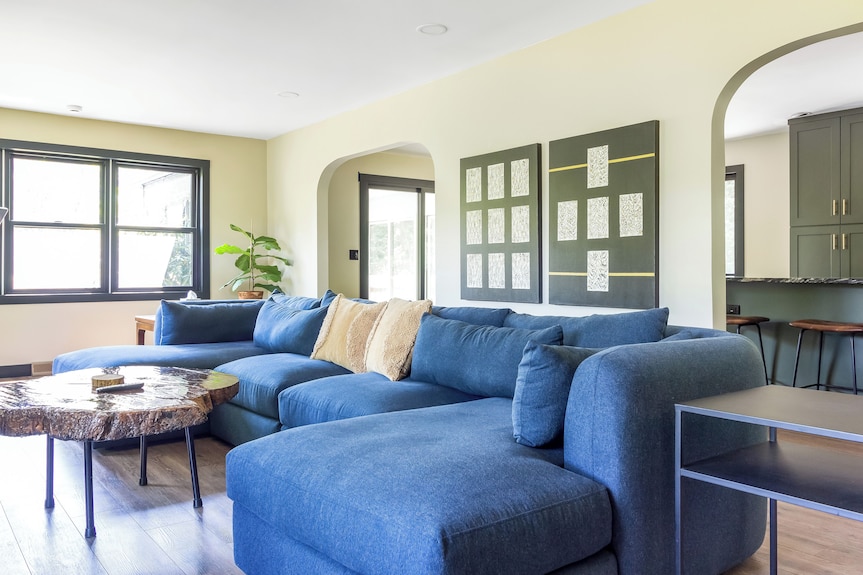 Private 4 Bed/4.5 Bath Estate W/ Pool On 5 Acres - Holland, MI