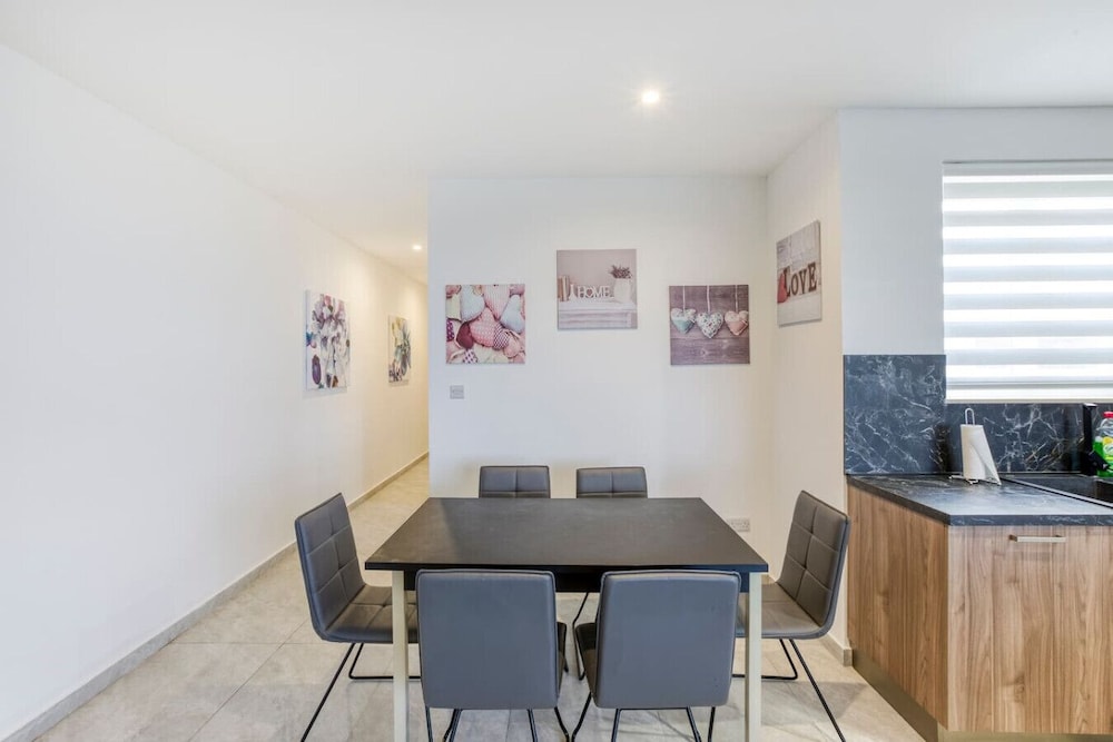 Xag Ra Escape Penthouse With Views Pool Access - Malta