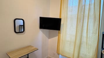Quarto Duplo Económico, vista para o pátio | Wi-fi grátis