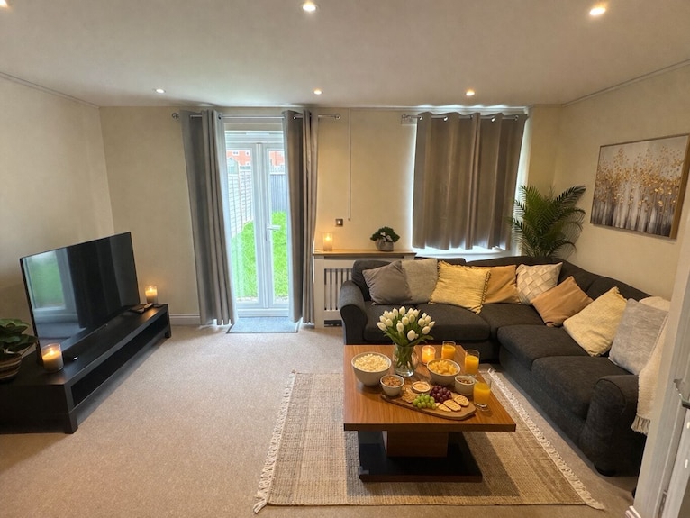 Sleeps8-familyfriendly-freeparking-30mintoheathrow - Reading