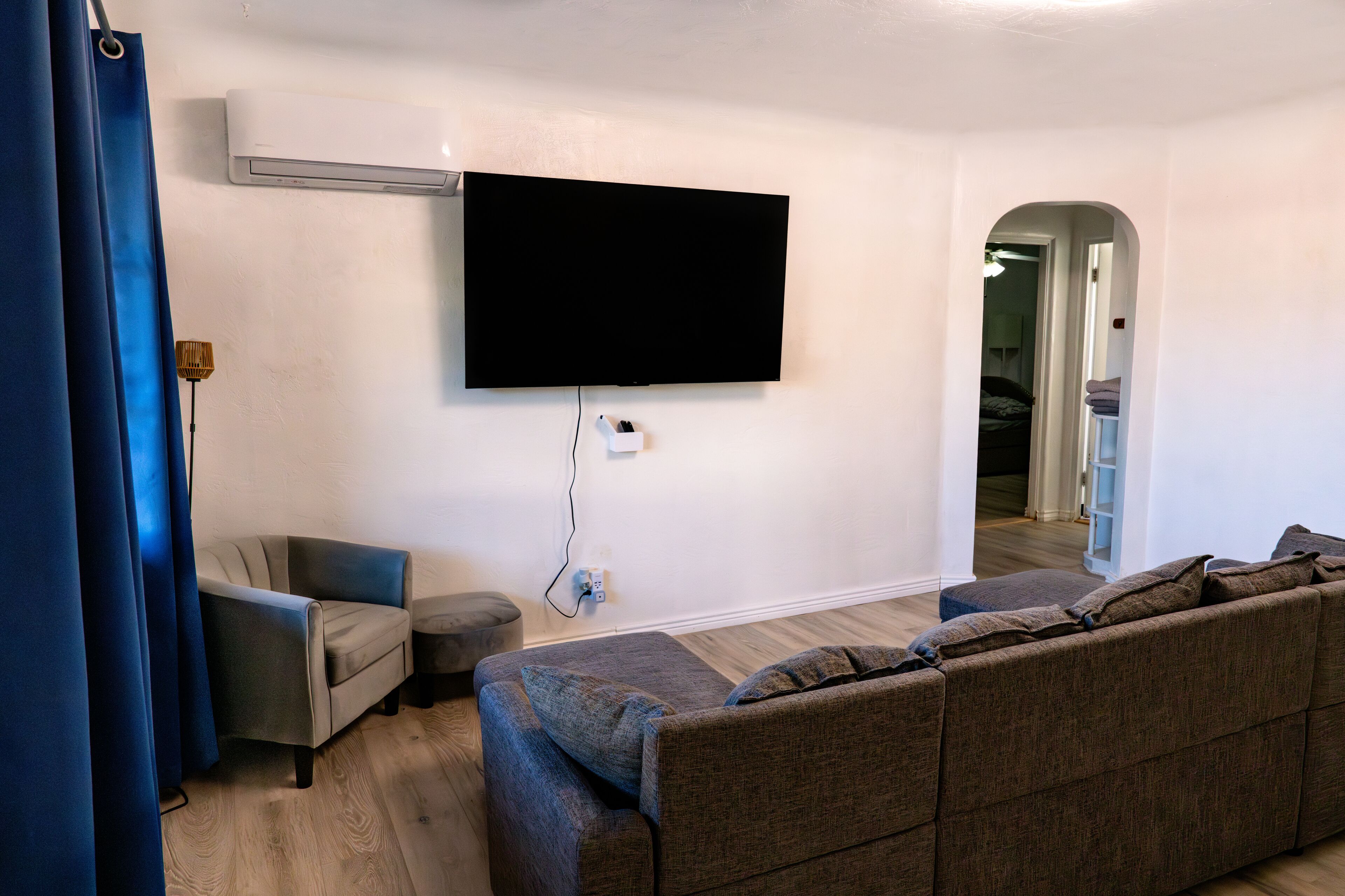 Cozy 2-bedroom House With Private Hot Tub! Centrally Located In Albuquerque! - Albuquerque, NM